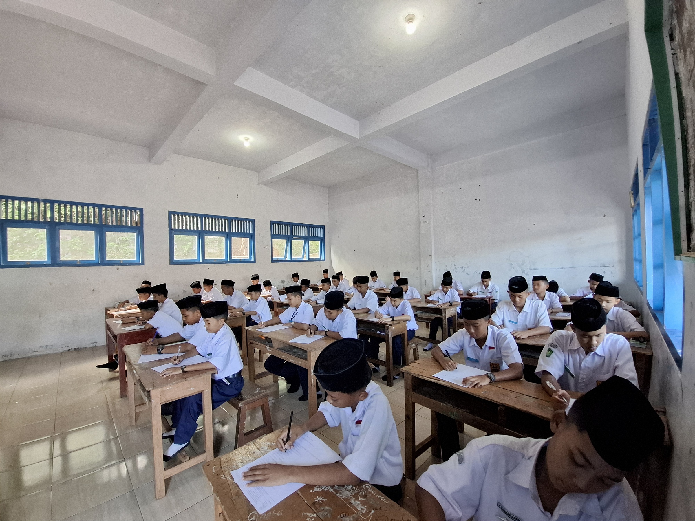 Santri MTs, MA, SMK, dan Program Muadalah Pondok Pesantren Darul Amanah ...