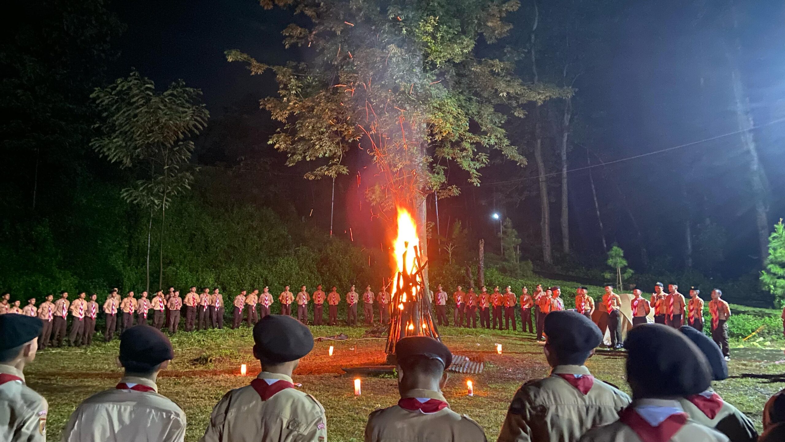 Malam Api Unggun Pramuka Pondok Pesantren Darul Amanah: Semangat dan ...